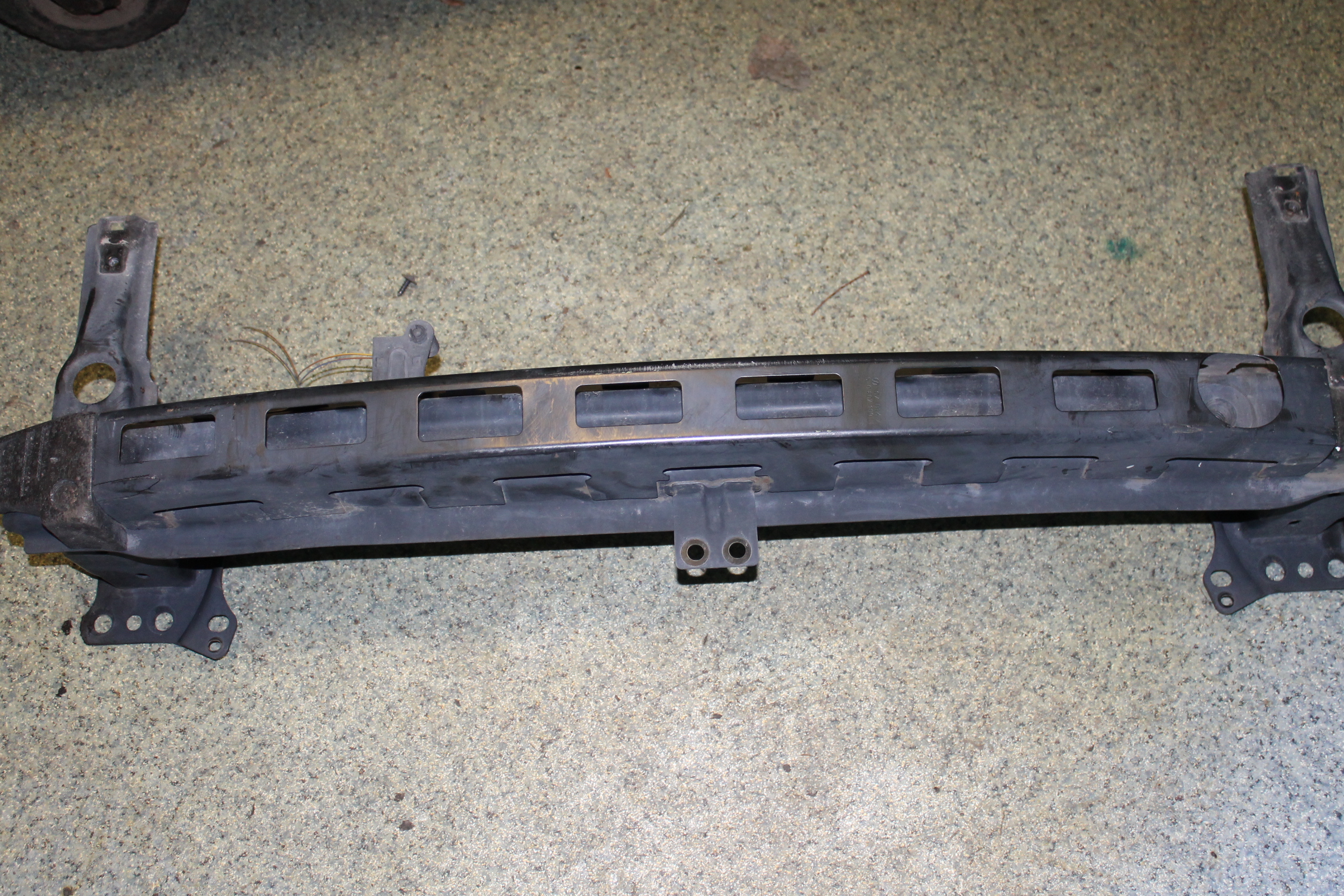 Купить 5K0807109M Усилитель переднего бампера верхний с доставкой по России